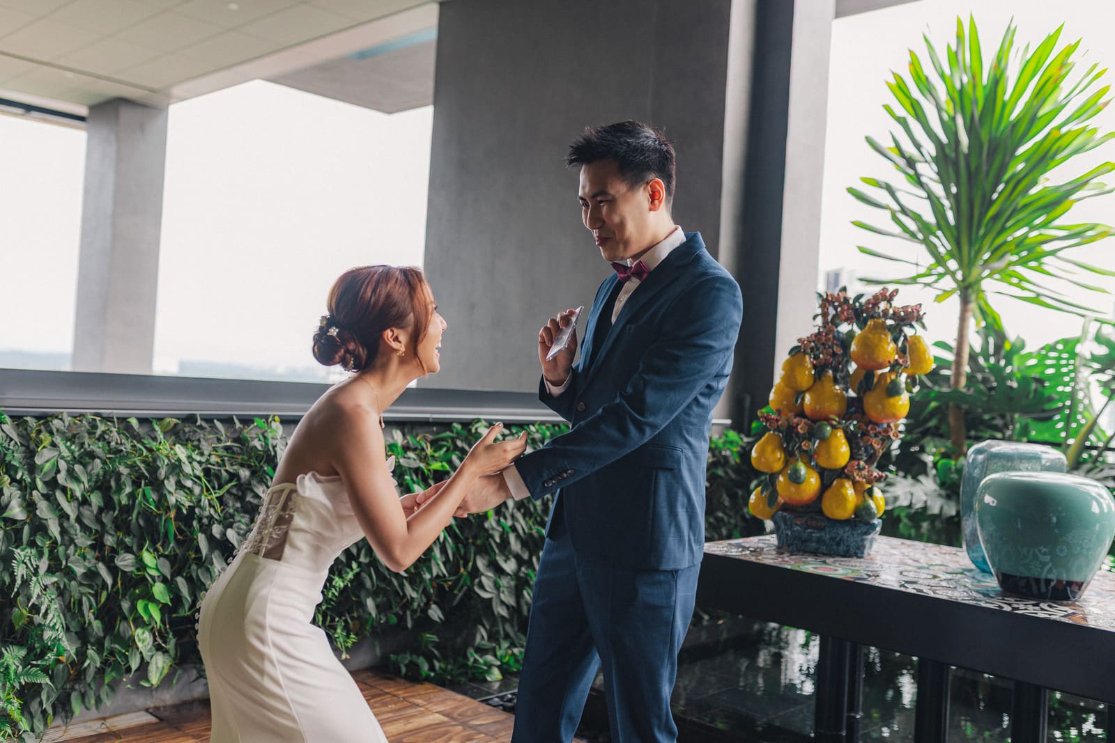 Yu Rong and Tzin's Joyful, Bubbly Wedding at Quenino at Artyzen ...