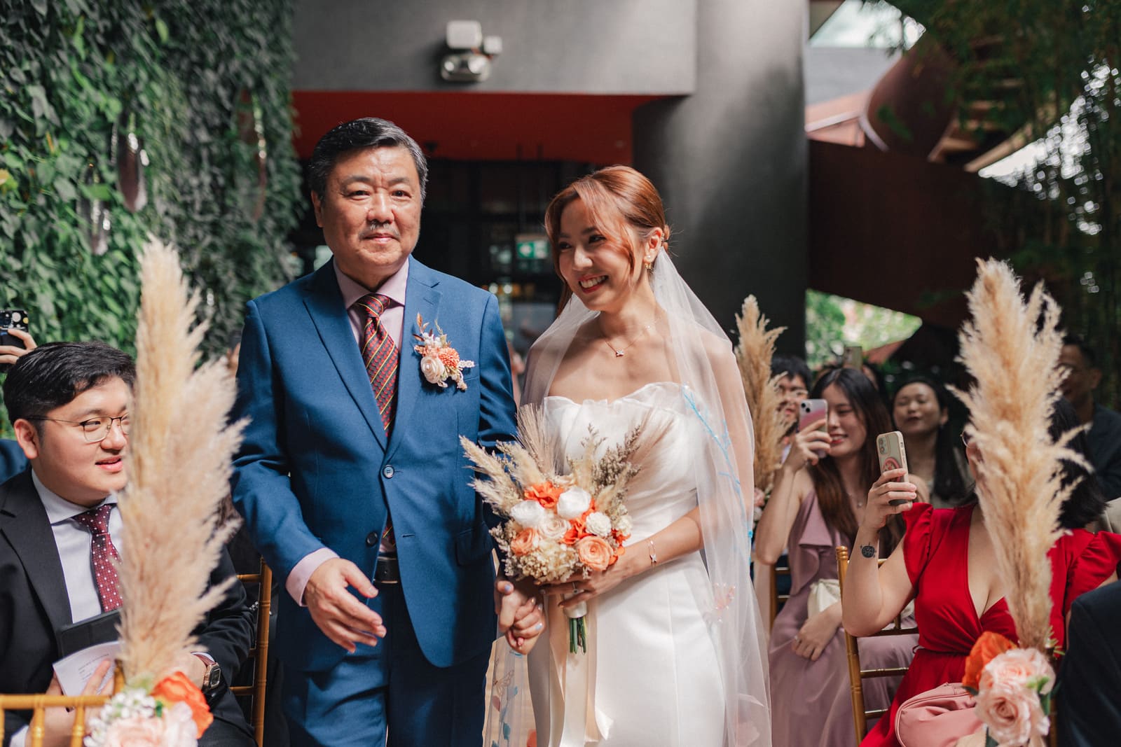 Yu Rong and Tzin's Joyful, Bubbly Wedding at Quenino at Artyzen ...