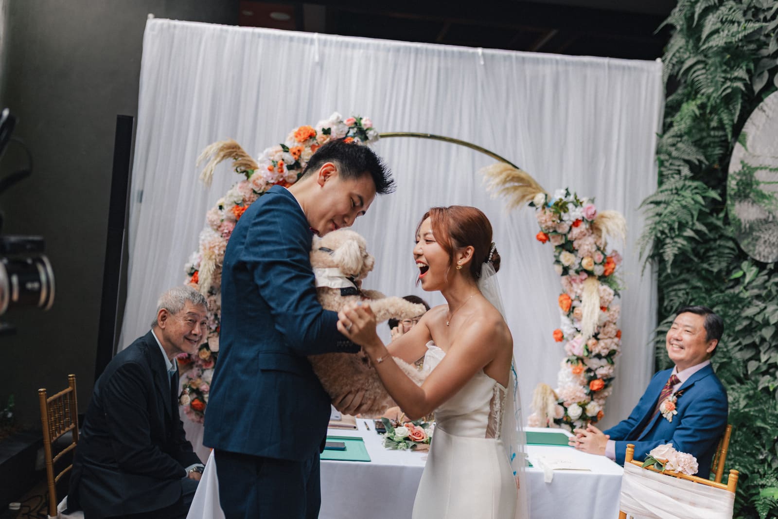 Yu Rong and Tzin's Joyful, Bubbly Wedding at Quenino at Artyzen ...