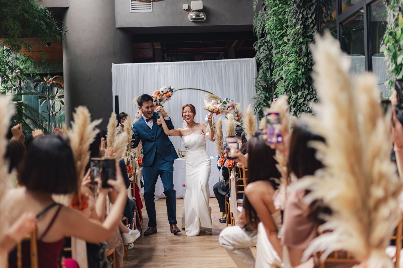 Yu Rong and Tzin's Joyful, Bubbly Wedding at Quenino at Artyzen ...