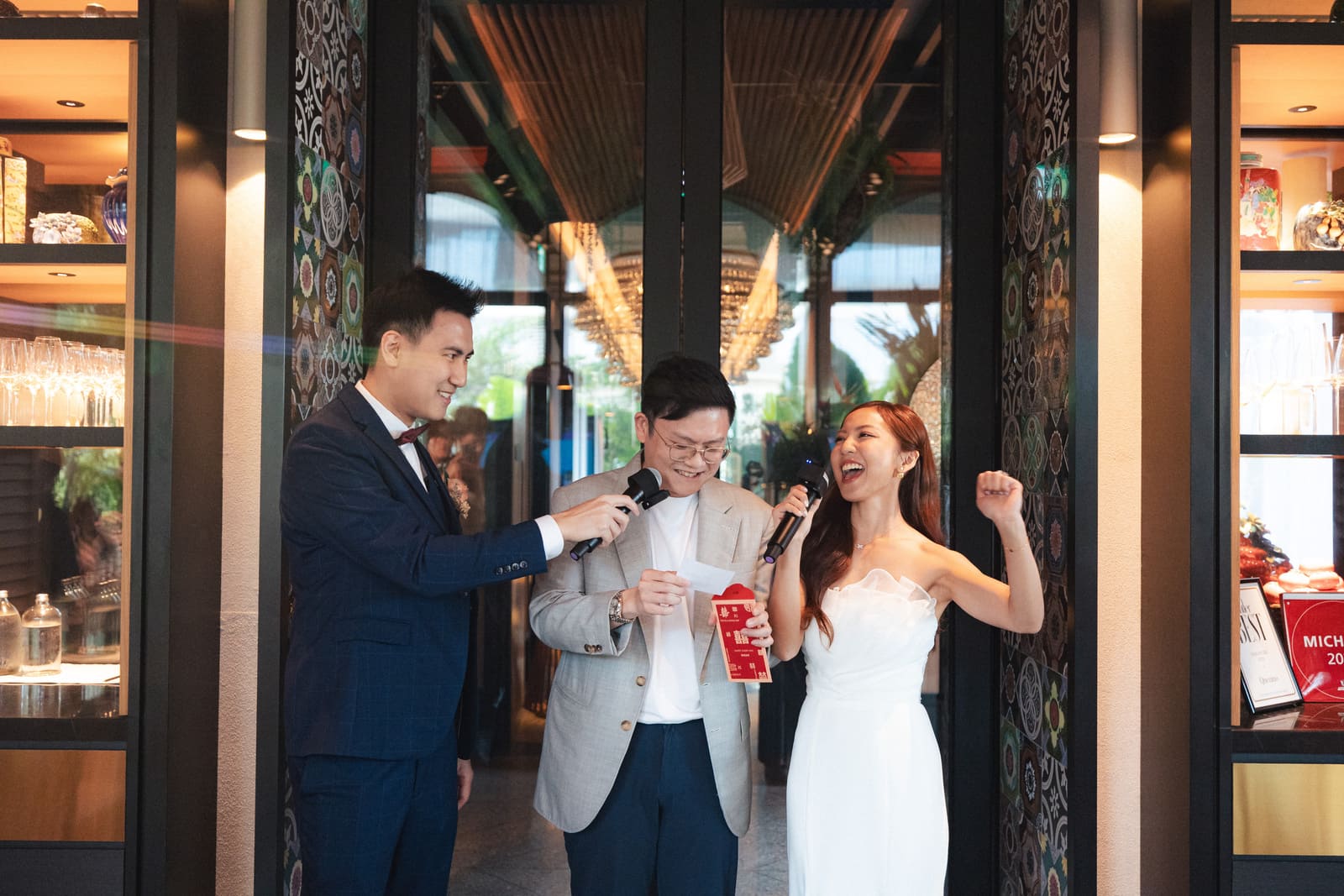 Yu Rong and Tzin's Joyful, Bubbly Wedding at Quenino at Artyzen ...