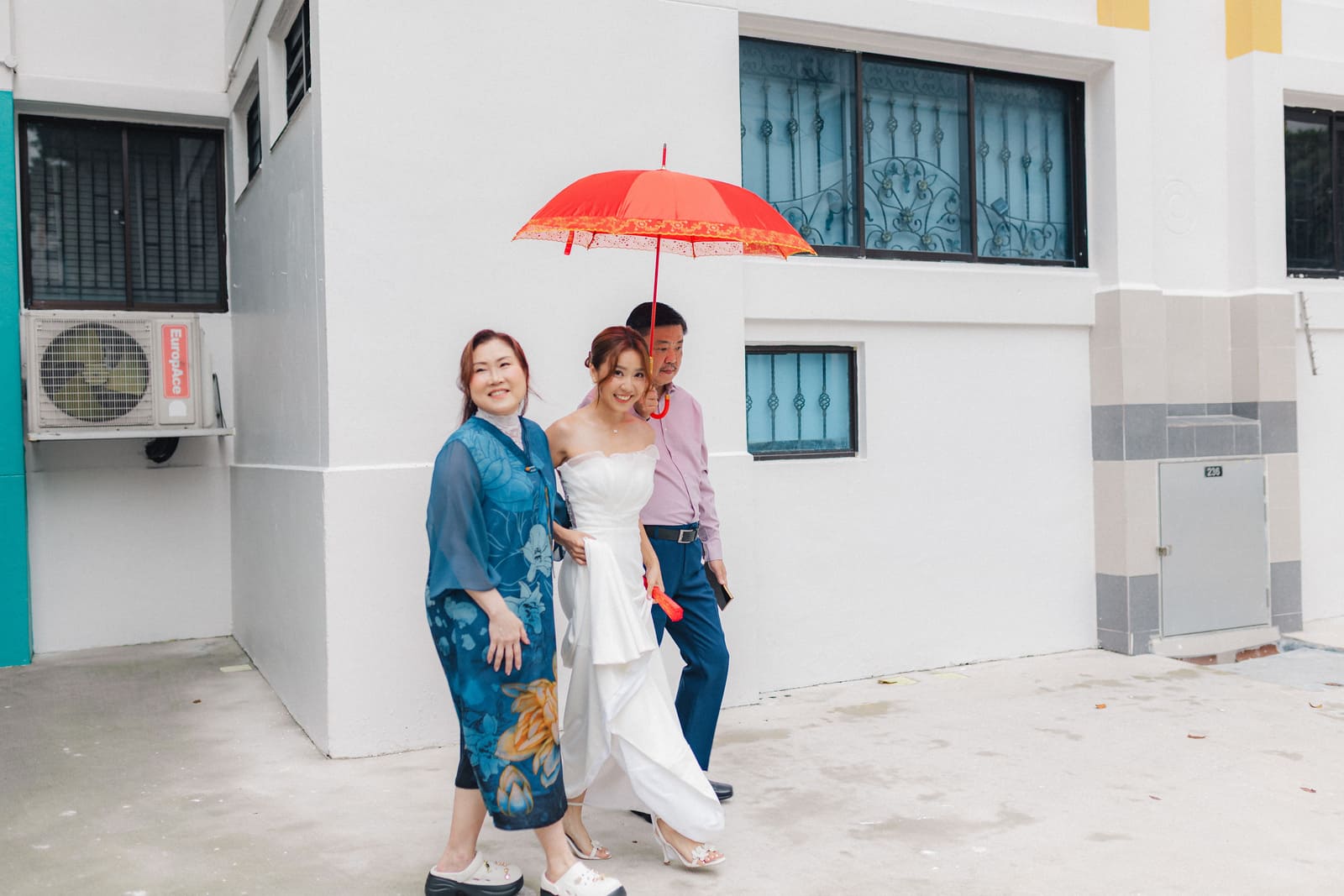 Yu Rong and Tzin's Joyful, Bubbly Wedding at Quenino at Artyzen ...
