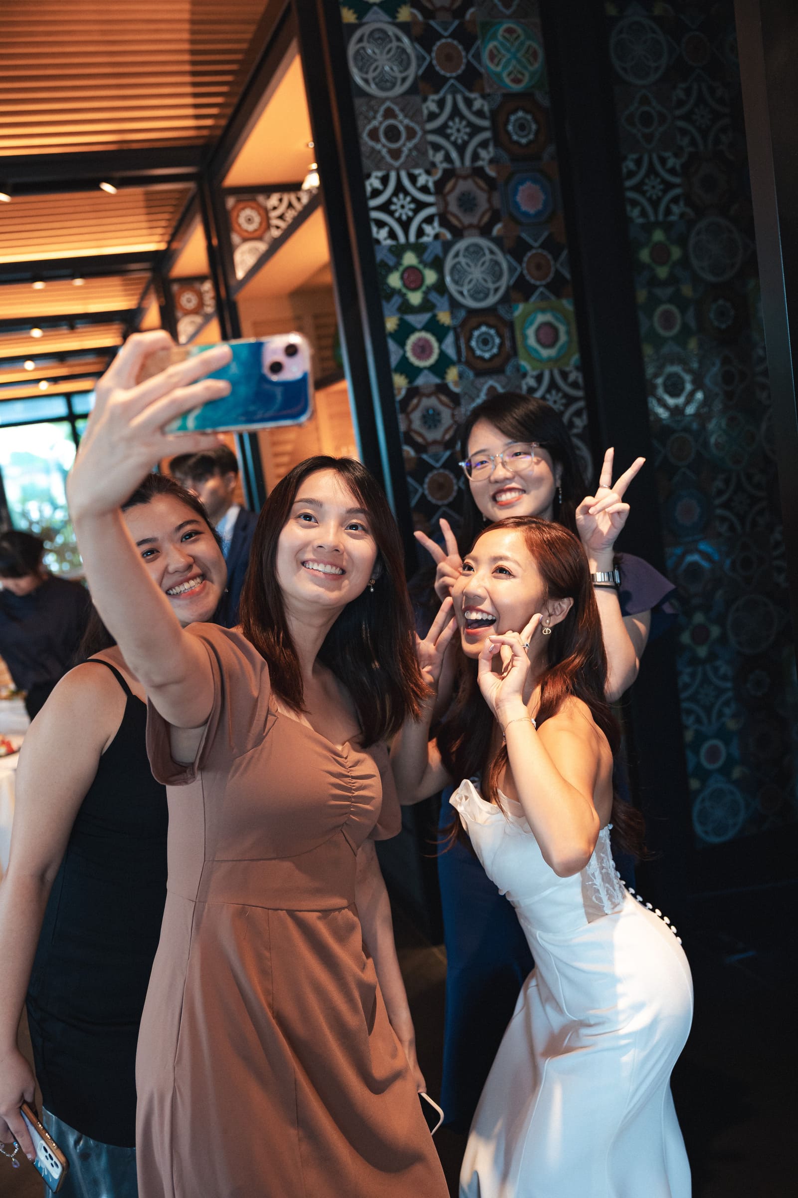 Yu Rong and Tzin's Joyful, Bubbly Wedding at Quenino at Artyzen ...